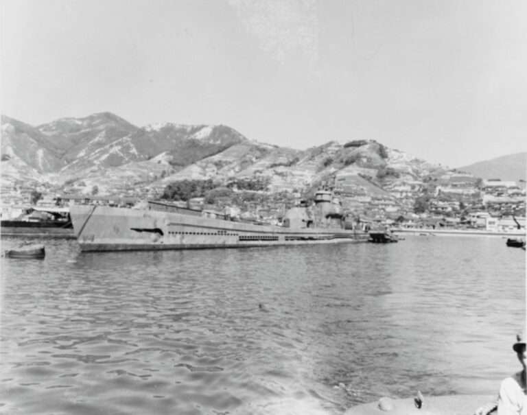 Explore Japanese I-400 Class: An Underwater Aircraft Carrier